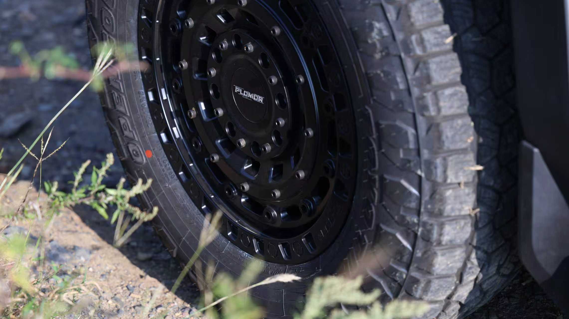 Forged for Strength: PLOMOR 18-Inch Beadlock Wheels for Toyota LC250